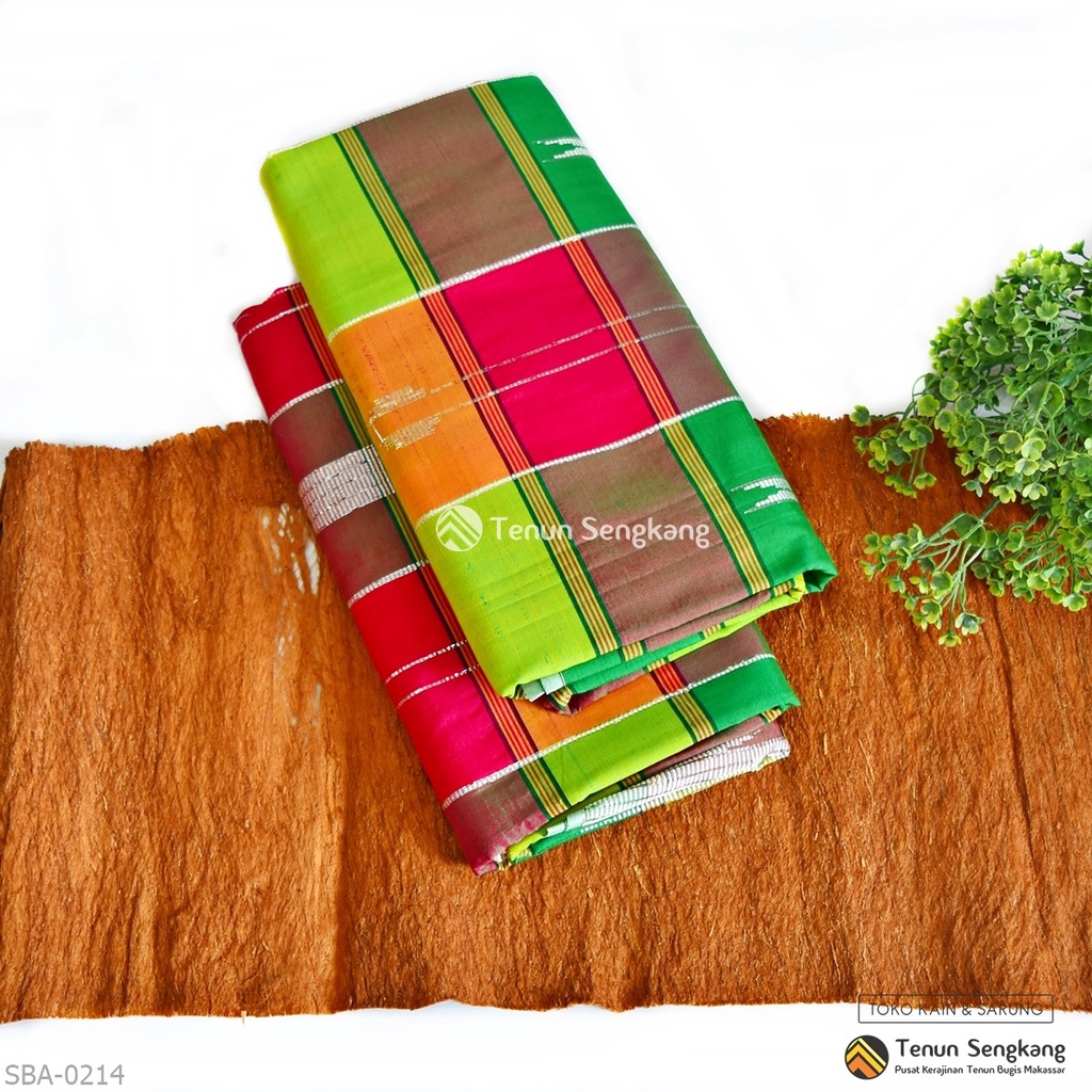 Jual Sarung Bugis Sutra Makassar Tenun Asli Pink Hijau Jingga - Athirah ...