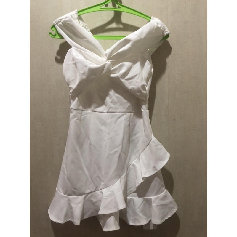 Jual Mini Dress Putih Off Shoulder (baru dipakai sekali) | Shopee Indonesia