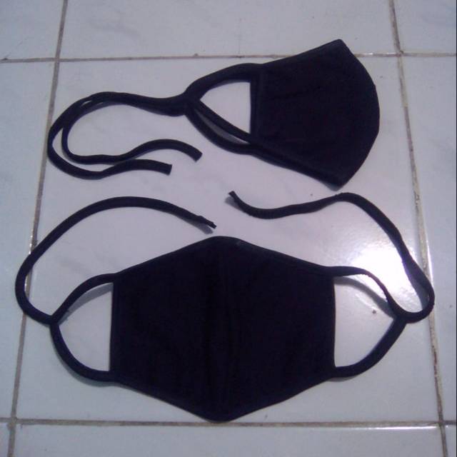 Jual MASKER KAIN POLOS HITAM MODEL JAHITAN TENGAH | Shopee Indonesia