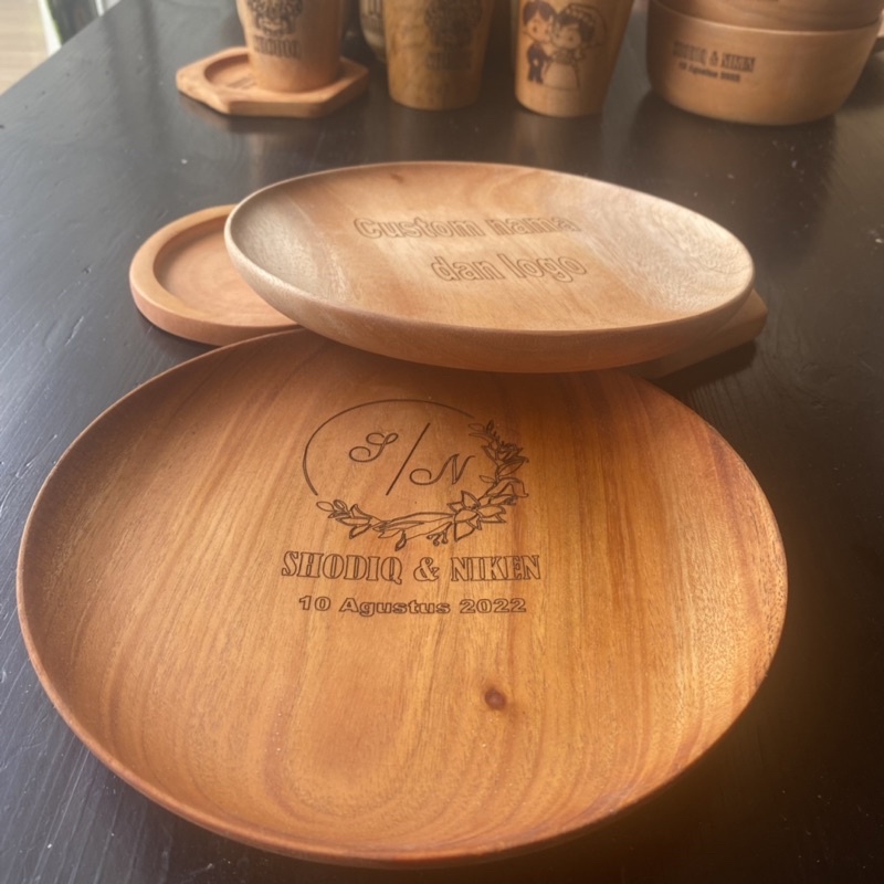 Jual Custom Grafir Piring Kayu 25cm Kayu Mahoni 25cm Souvenir Kado ...