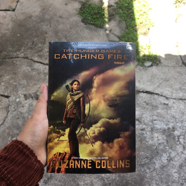 Jual [NEW] Novel Catching Fire by Suzanne Collins Gramedia Terjemahan ...