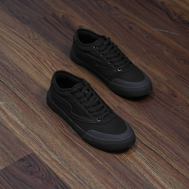 Jual Patrobas Ivan Low All Black Original 100% | Shopee Indonesia