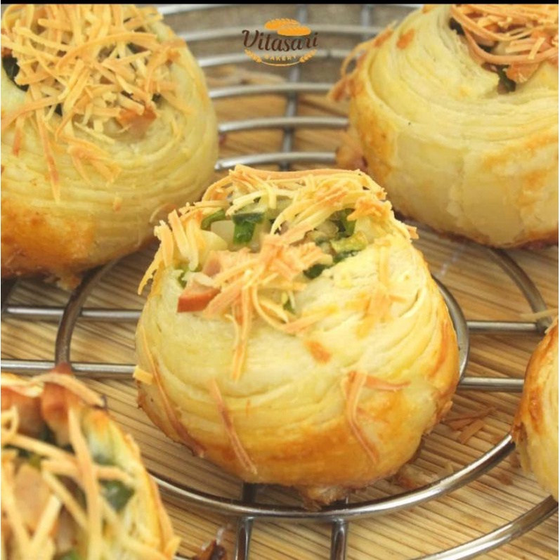Jual Aneka Roti Manis dan Asin Vitasari Bakery min order 6 pcs boleh ...