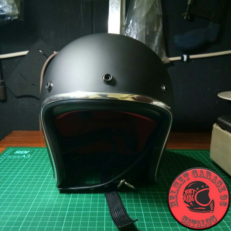 Jual Helm Slim Head list chrome warna hitam doff spon merah | Shopee ...