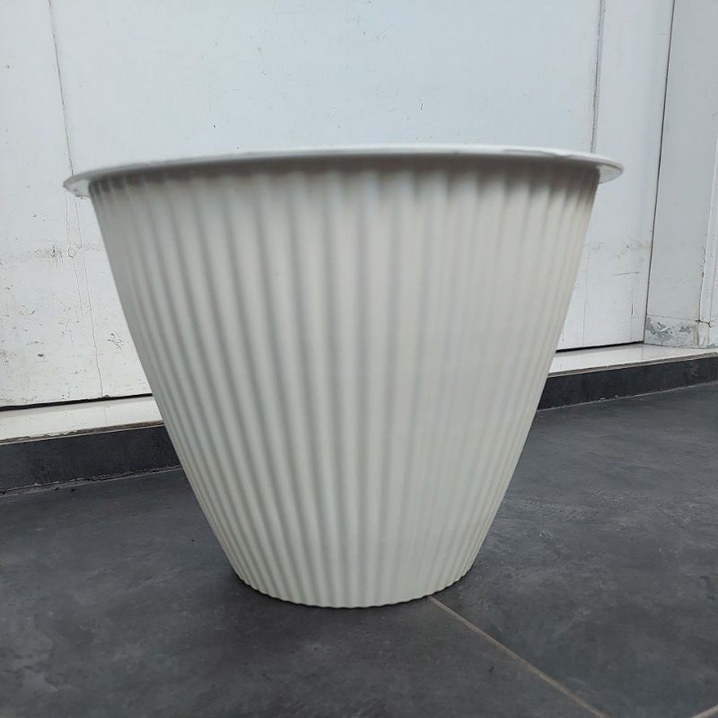 Jual Pot Bunga Kerang 28 SP Krem Crem diameter atas 21 cm pot Bunga ...