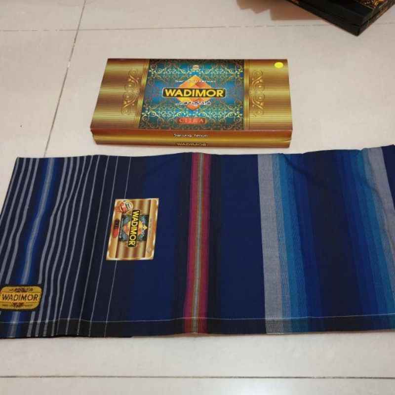 Jual Sarung tenun wadimor manik-manik 3 dara,atau motif padang kotak ...