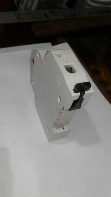 Jual MINI CIRCUIT BREAKING MCB BROCO 25A SIKRING BROCO ALAT PEMUTUS ALIRAN LISTRIK 25 A DISKON7 ...