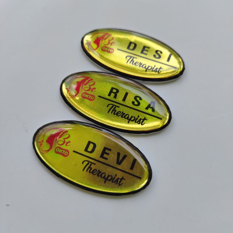 Jual name tag papan nama dada oval pin nama gold silver peniti magnet ...