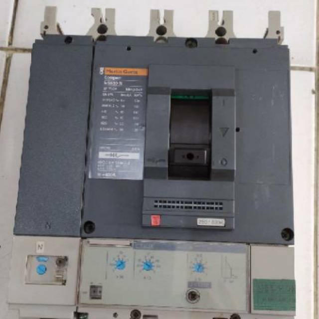 Jual MCCB/NFB MERLIN GERIN NS630N 4P-630A | Shopee Indonesia