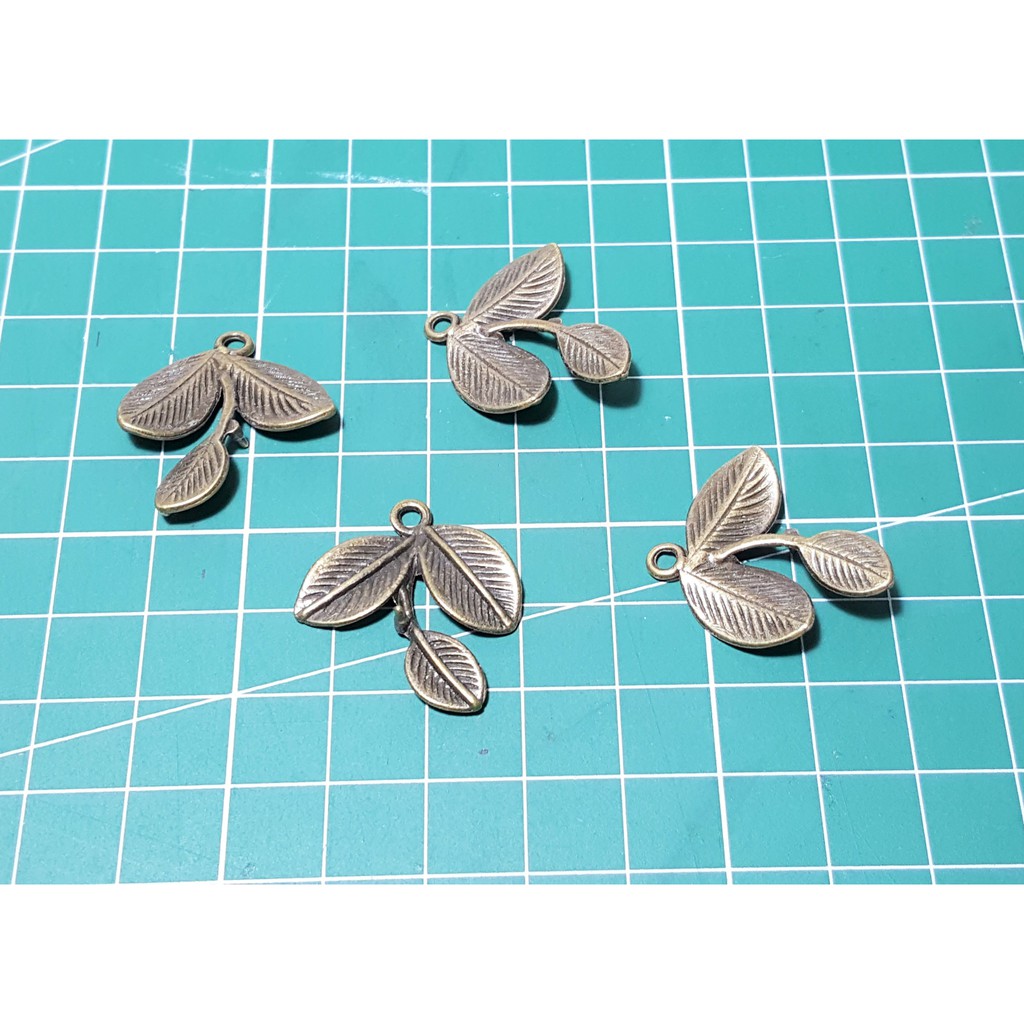 Jual Charm TIga Daun | Shopee Indonesia