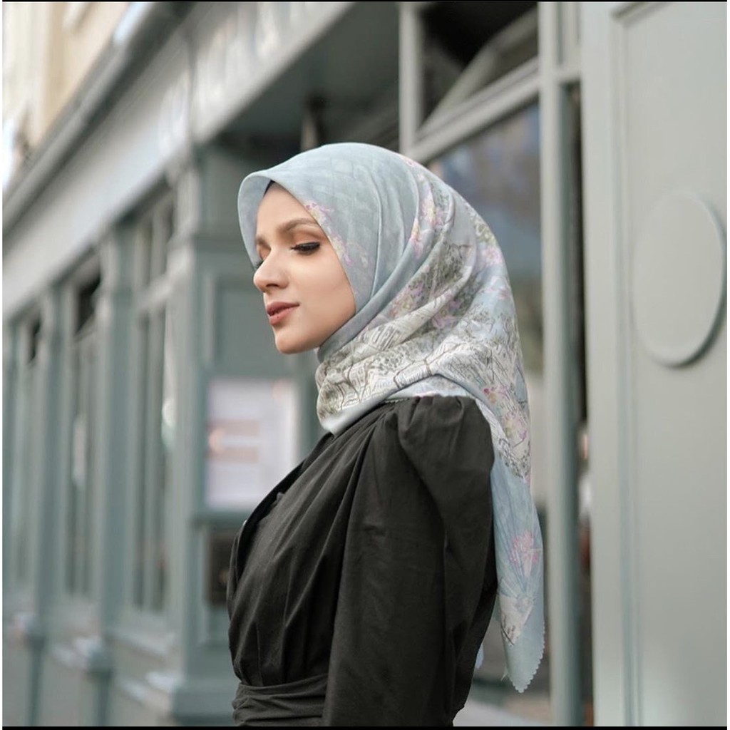 Jual Buttonscarves The British Series Voal Square - SKY | Shopee Indonesia