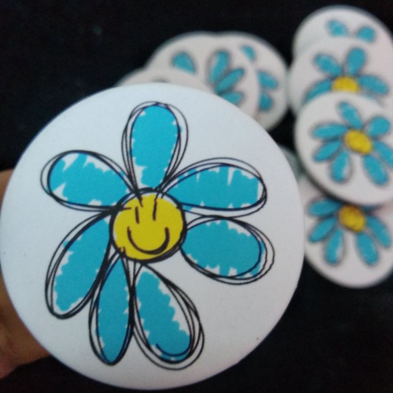 Jual Pin GD Daisy Flower is Youth Big Bang | Shopee Indonesia