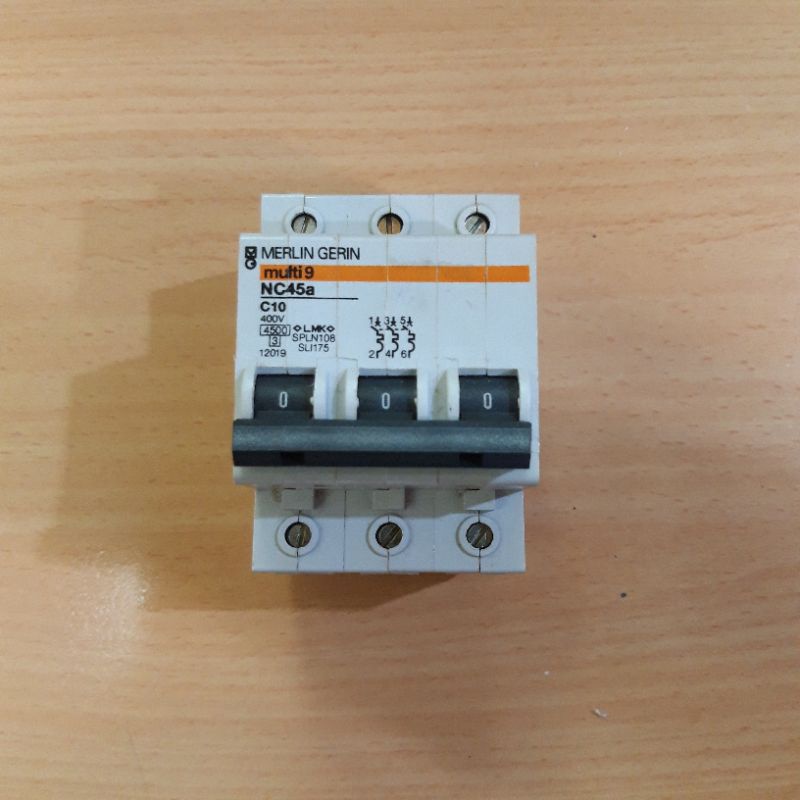 Jual MCB 3Phase MERLIN GERIN multi9 NC45a C10 400V 4,5kA | Laku Tokoku | Shopee Indonesia