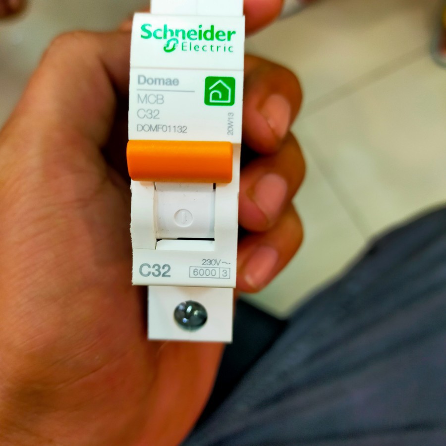 Jual mcb 1p 32a 6kA domae new schneider | Shopee Indonesia