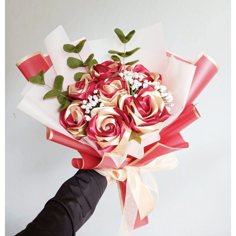 Jual Buket Bunga Mawar Satin Spray Rose isi 7 untuk hadiah wisuda ...