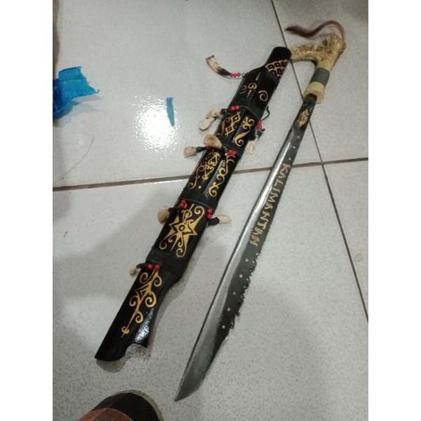 Jual Mandau Beraneka Ragam Motif Golok Parang Senjata Dayak Pusaka Khas ...
