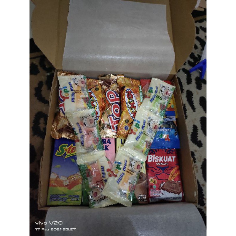 Jual snack box untuk hadiah wisuda/sempro/ulang tahun/yudisium/sidang ...