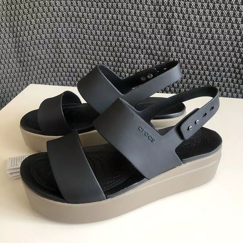 Jual Crocs brooklyn low wedges / Sendal Wanita Crocs brooklyn tali ...
