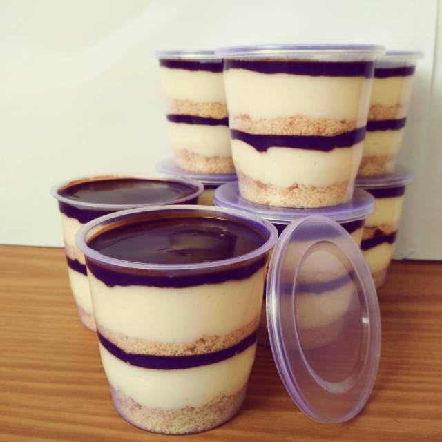 Jual Dessert / Eclair Cake / cemilan manis/ Kue coklat / kue krim / kue ...