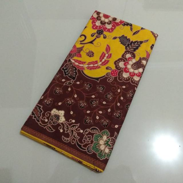 Jual Kain batik hitam manis jarik motif bunga rambat kuning | Shopee ...