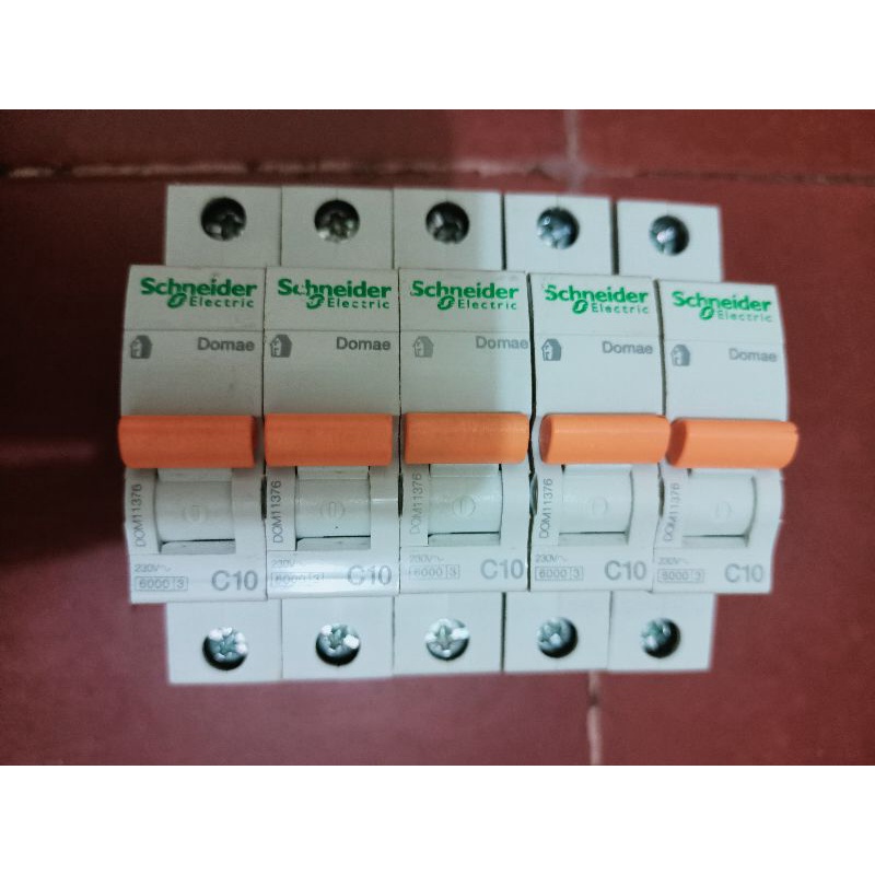 Jual MCB SCHNEIDER DOMAE 1p 2a,4a,6a,10a,16a,20a,25a,32a | Shopee Indonesia