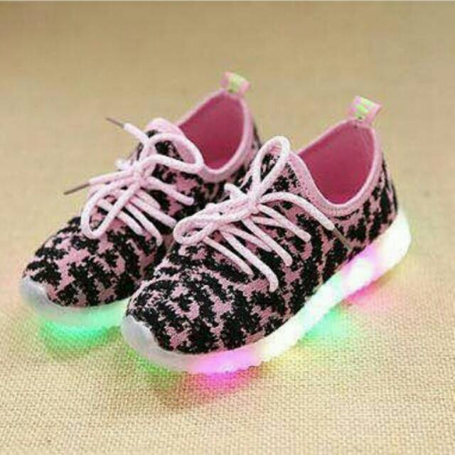 Jual Sepatu anak led adidas yezzy leopard pink&black | Shopee Indonesia