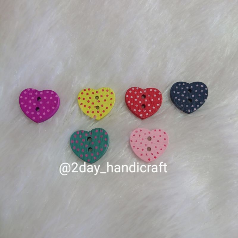 Jual Kancing Kayu Love 1,5cm - Kancing Hias - Manik Kayu Motif Love ...