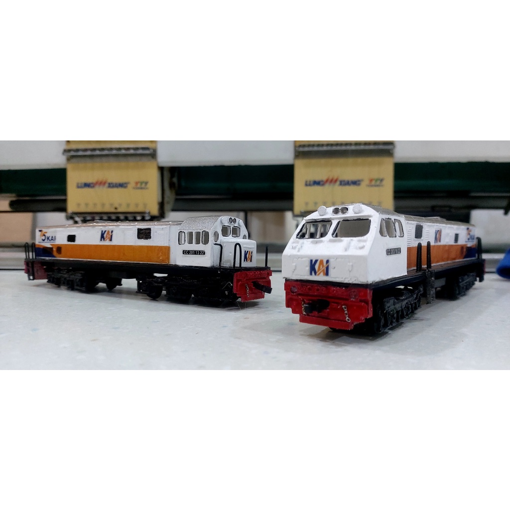 Jual MINIATUR LOKOMOTIF CC 201&203 BAHAN FULL RESIN /MINIATUR/KERETA API | Shopee Indonesia