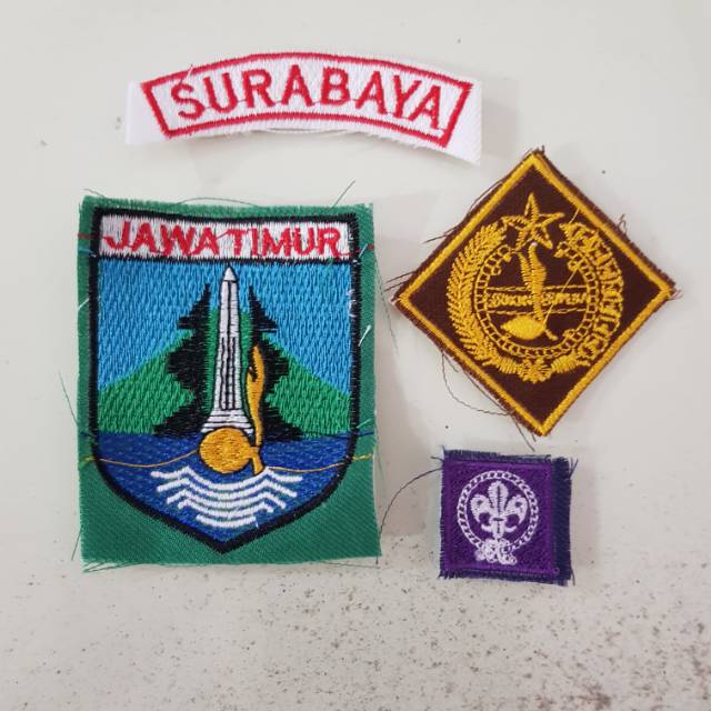 Jual Bet / bed lambang hem pramuka sekolah laki dan perempuan surabaya ...