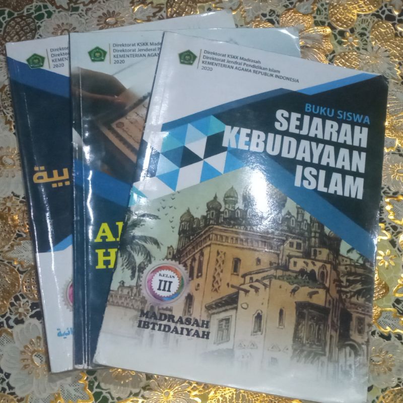 Jual BUKU MI KEMENAG KELAS 3 SD/MI AKIDAH AKHLAK, AL QURAN HADIS, BAHASA ARAB BEKAS LIKE NEW 90 ...