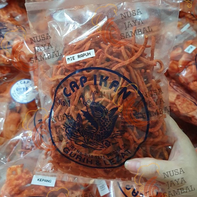 Jual Snack Mie Lidi Cap ikan / Mie Rapuh Cap Ikan Kerupuk Pedas khas ...