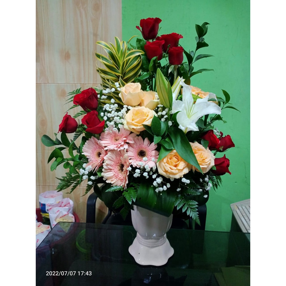Jual RANGKAIAN BUNGA SEGAR - BUNGA MEJA - BUNGA MEJA JAKARTA | Shopee ...