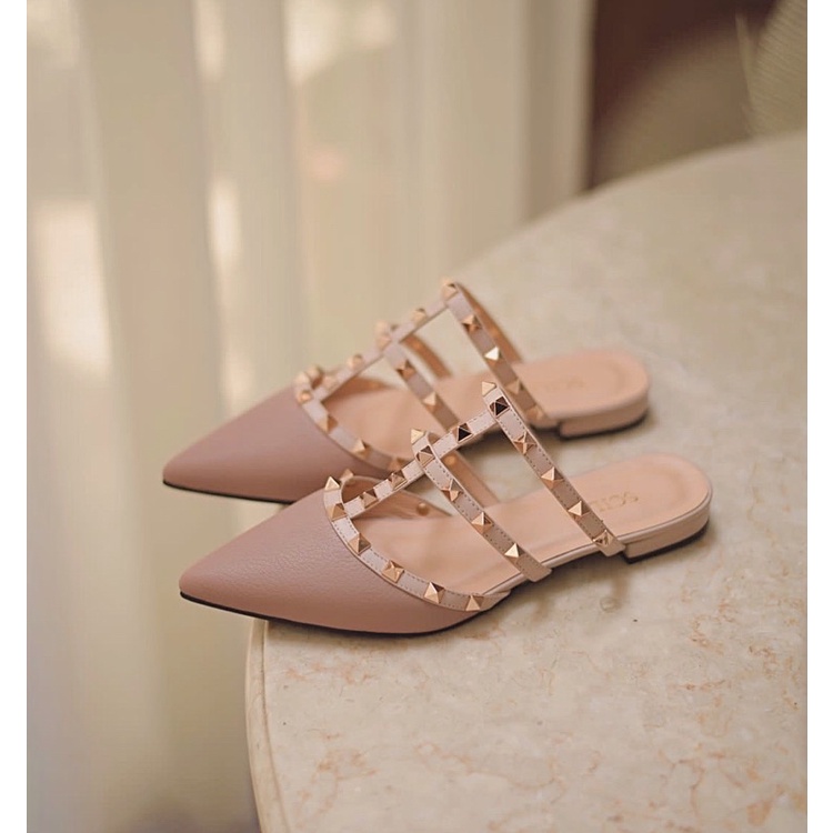 Jual Scilla Mules Rockstud in Cameo (calfskin) | Shopee Indonesia