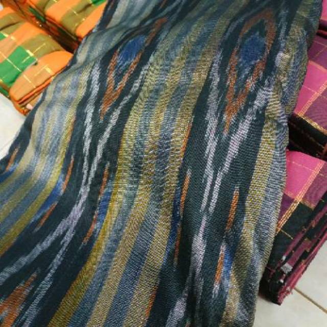 Jual Kain Tenun Bujur Ikat Sutra Bugis Makassar Hitam - Tenun Sengkang ...