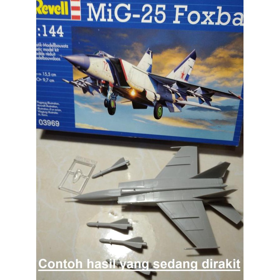 Jual Model Kit 1/144 Revell - Mig 25 Foxbat - Russian Attack Aircraft ...