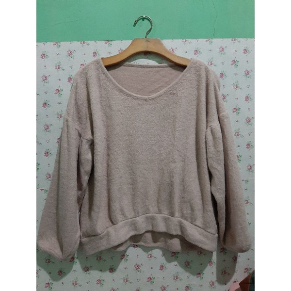 Jual SWEATER FUZZY CROP LENGAN BALON GEMOY DUSTY PINK | Shopee Indonesia
