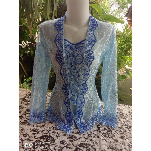 Jual kebaya brokat metalic dengan payet Jepang asli // kebaya brokat ...