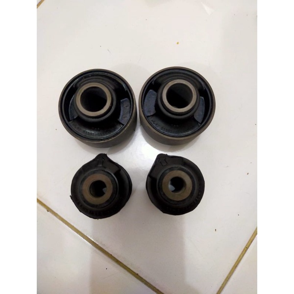 Jual bushing lower arm besar kecil Honda jazz gen 1 city gd8 thn 2003 ...