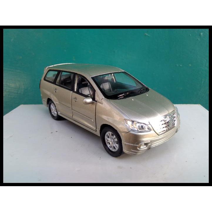 Jual Diecast Innova Miniatur Toyota Kijang Innova Mainan Model Mobil ...