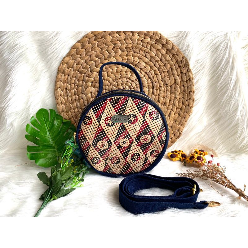 Jual Tas denim/tas rotan/tas bulat/Indang Apang galeri/anyaman rotan ...