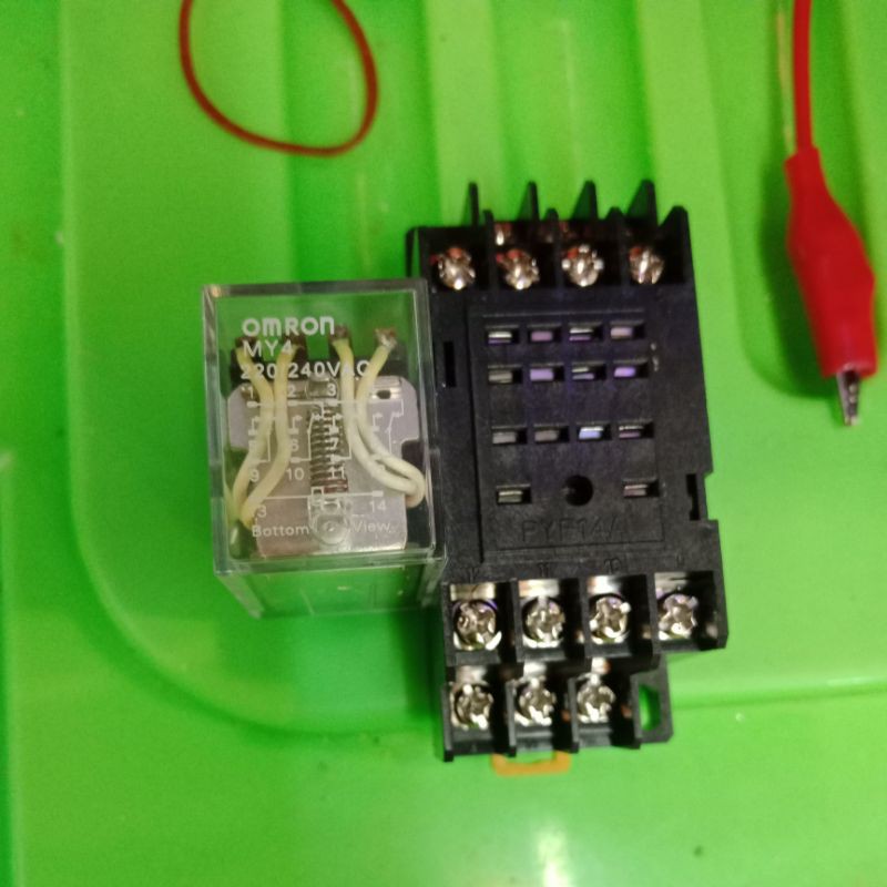 Jual relay MY4 220VAC omron + socket | Shopee Indonesia