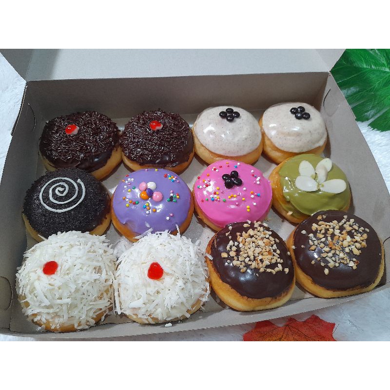 Jual Donat mini campur isi 12(bisa request toping) | Shopee Indonesia