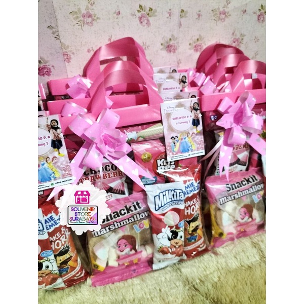 Jual Pinky Hampers || Snack ultah serba pink || Paket ultah pink ...