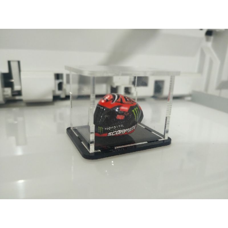 Jual miniatur helm fabio quartararo 2022 skala 1:12 +box acrylic ...
