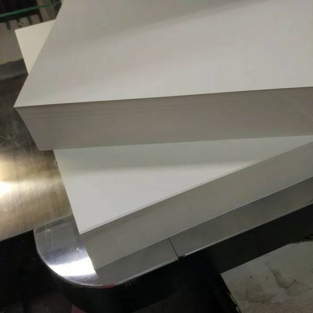 Jual Kertas Art Karton / Art Paper 230 gsm uk A4 putih glossy | Shopee ...