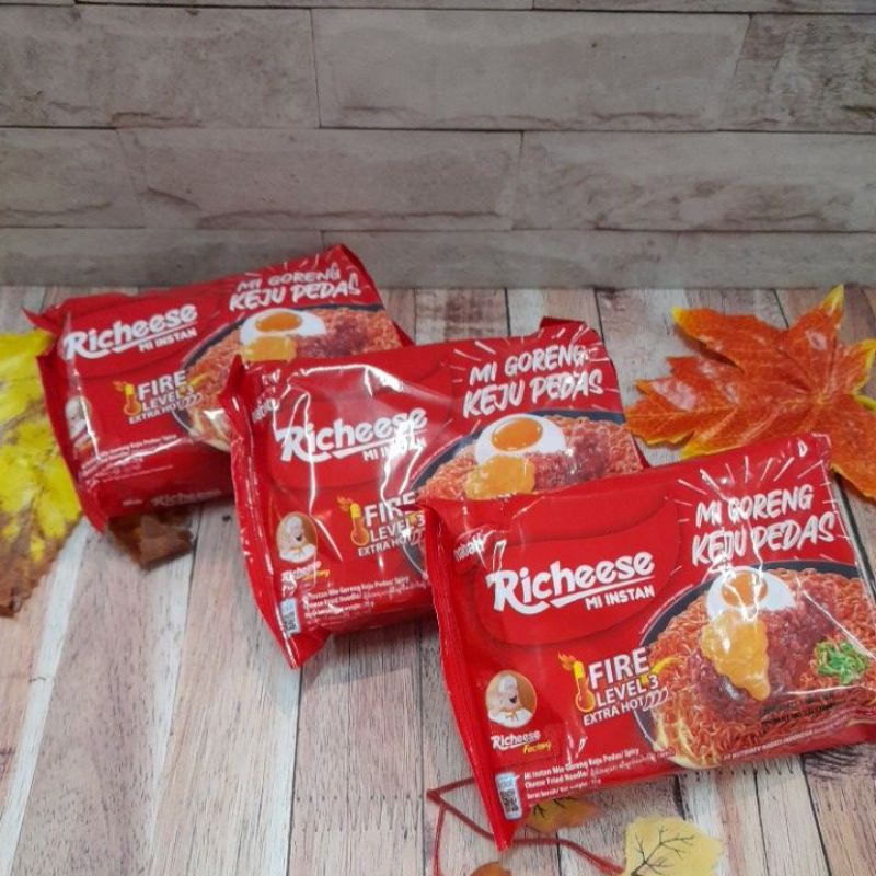Jual Mie Goreng Keju Pedas/Nabati Richeese Mi Instant Fire Level 3 ...