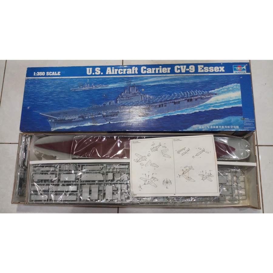Jual Model Kit Trumpeter US Aircraft Carrier CV-9 Essex 1/350 + Gold ...
