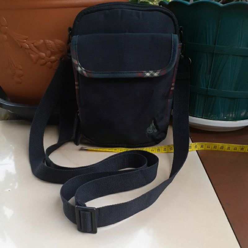 Jual Tas Selempang Second / Preloved / BEANPOLE Sling Bag Hitam / Tas ...