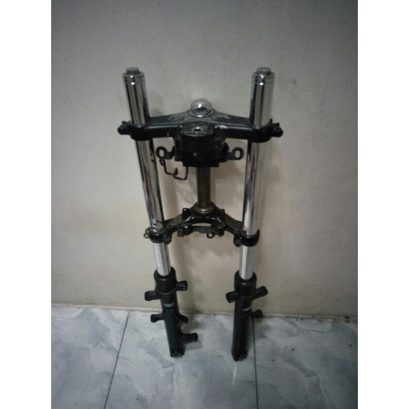 Jual Shock Skok Depan Plus Segitiga Honda CBR 150 R CBR150R Led Asli ...