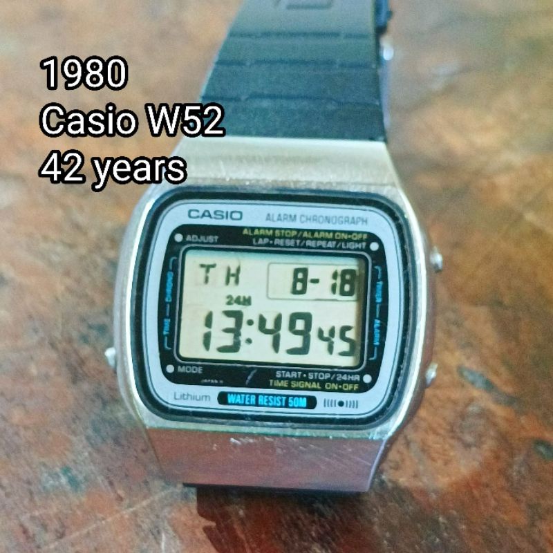 Jual Casio W52 released 1980 vintage 42 tahun ORIGINAL kondisi menyala ...